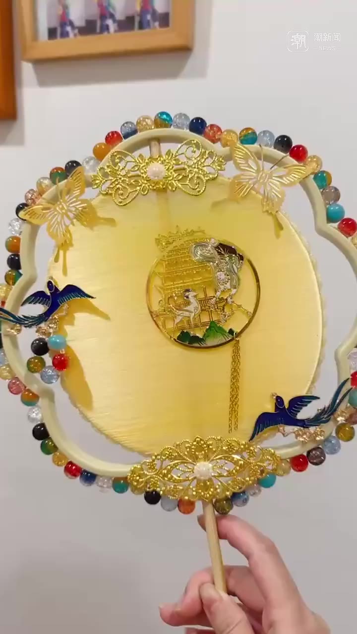 抽丝剥茧一把扇！家长带娃养蚕自制精美蚕丝扇