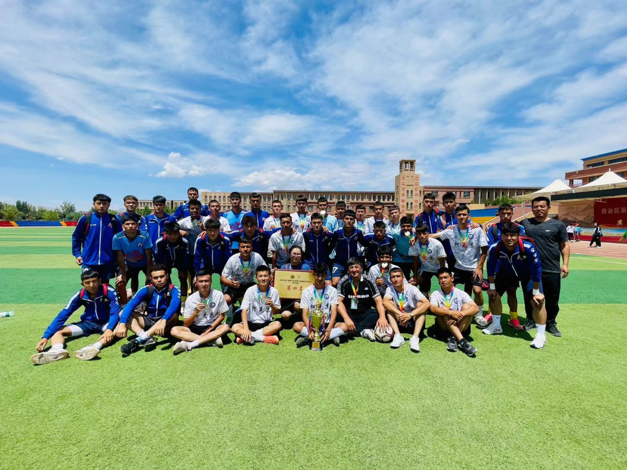 阿克苏地区代表队在新疆维吾尔自治区第八届校园足球联赛中再创佳绩_浙江援疆网
