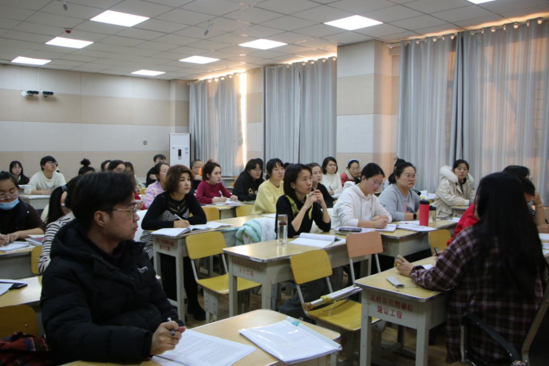 专家赋能引领方向 笃行不怠提升教研——绍兴援疆教师马春燕开展有关《读后续写》专题讲座_浙江援疆网