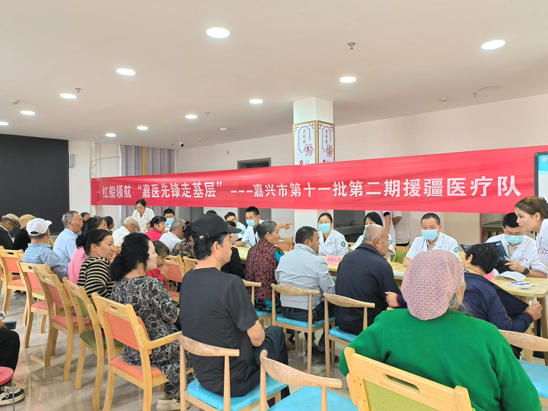 嘉兴援疆医疗队赴沙雅县朝阳社区开展“红船领航——嘉医先锋走基层”义诊活动_浙江援疆网